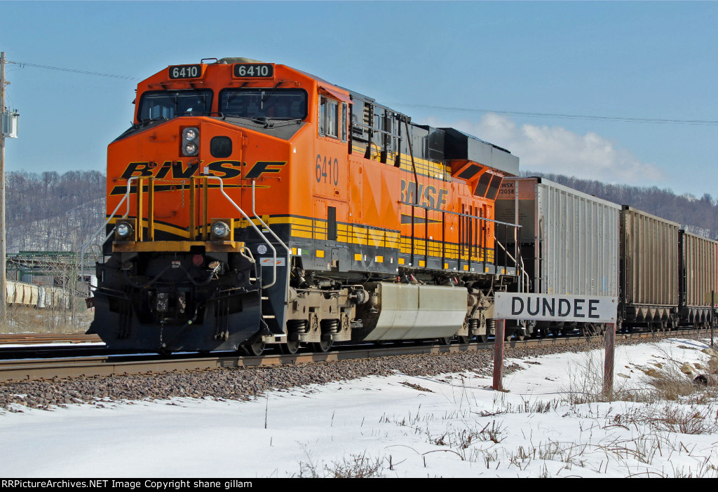 BNSF 6410 Pretty clean for a couple years old.
